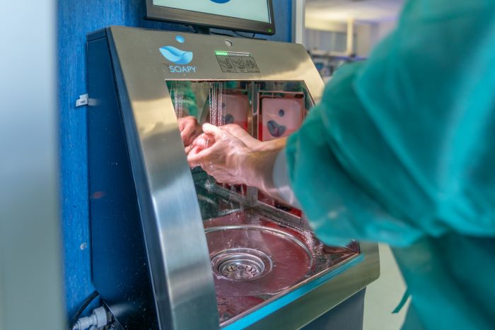 Installazione della tecnologia 'soapy clean machine' nel reparto di ...